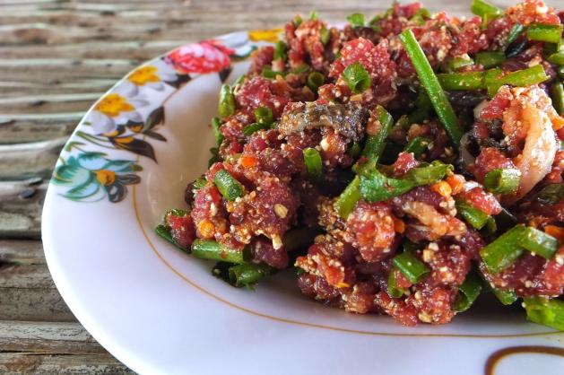 Extrémní kuchyně – koi pla | Cestovinky.cz